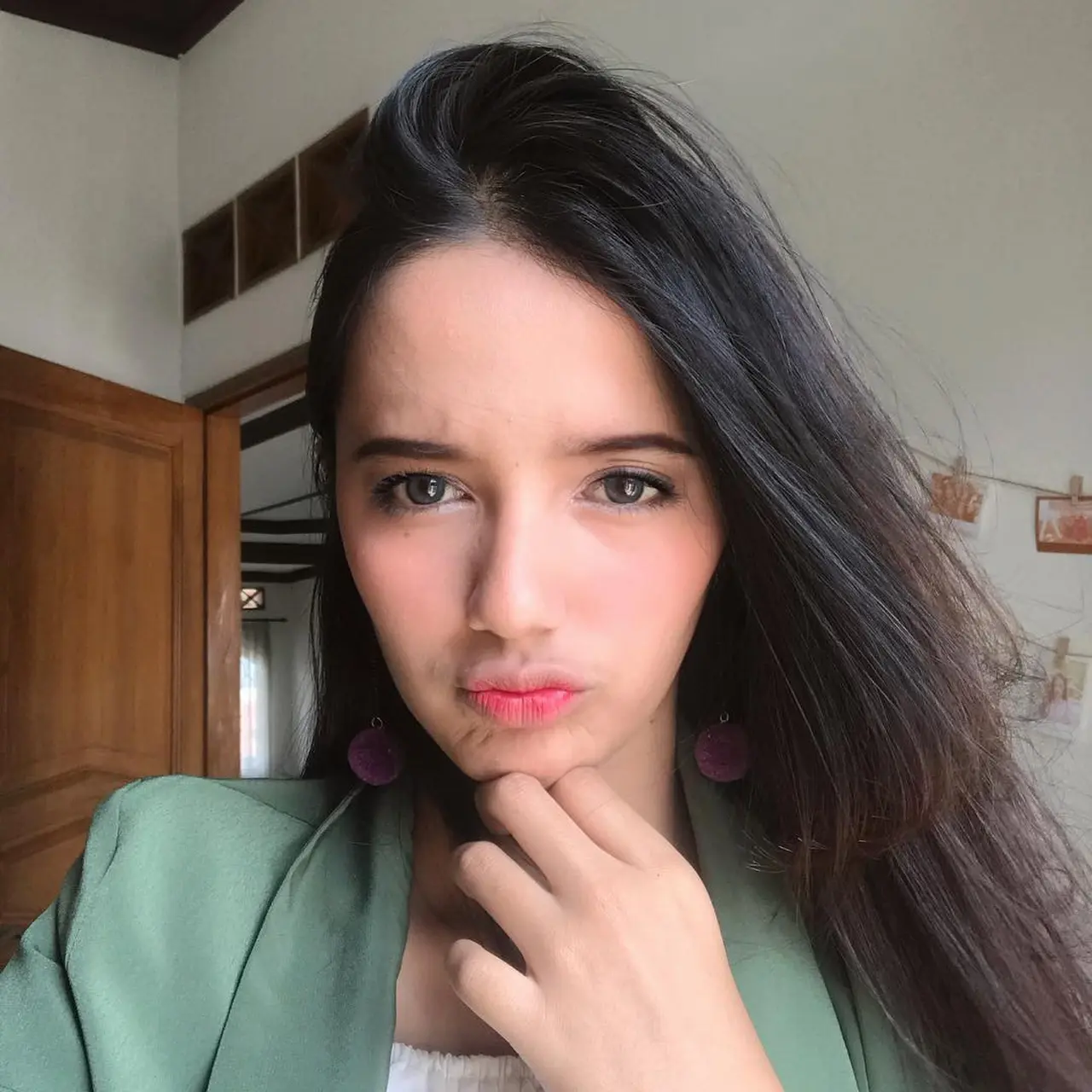 6 Potret Rhesma Anissa Selebgram Yang Disebut Mirip Nia Ramadhani 4578