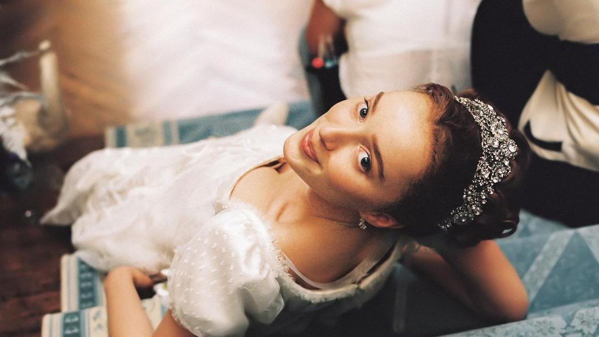 Pete Davidson dan Bintang "Bridgerton" Phoebe Dynevor Pacaran