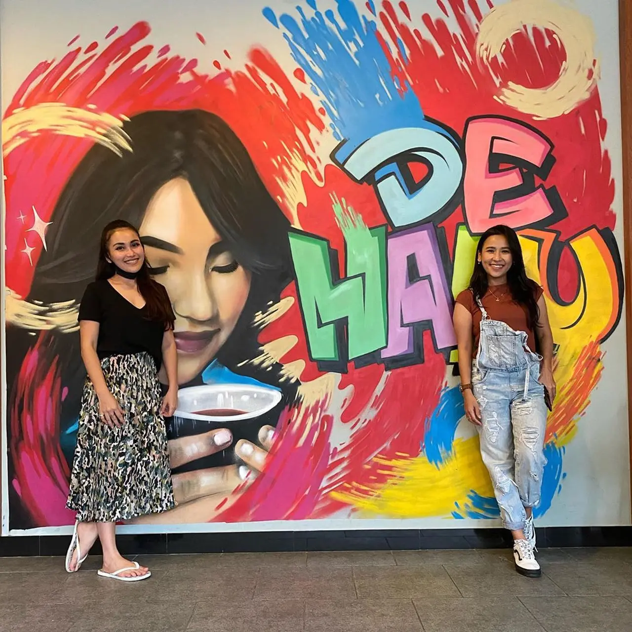 6 Potret Cafe Milik Ayu Ting Ting, Ada Mural Karya Wendy Cagur - Hot ...
