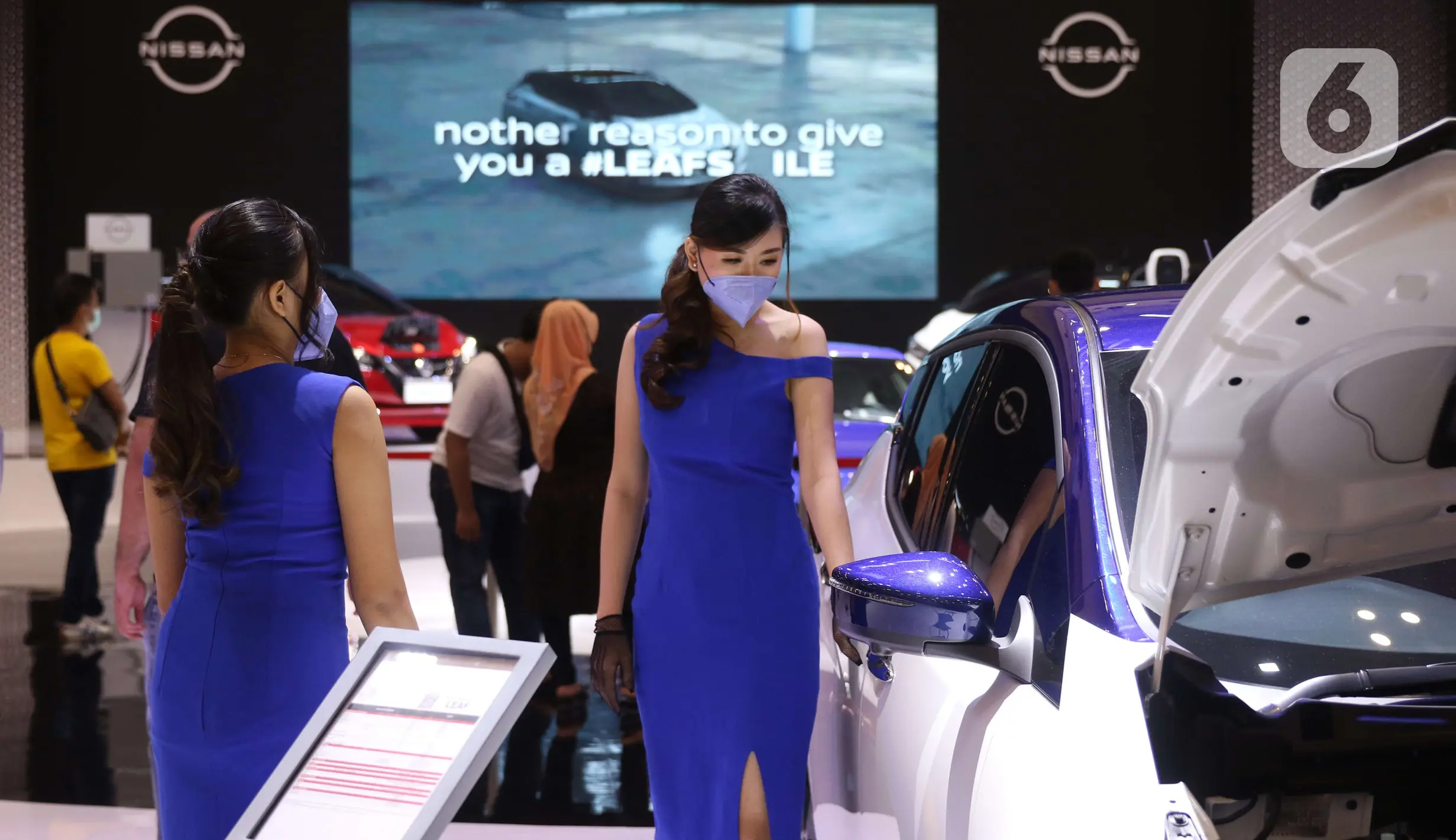 FOTO: Gaya Para SPG yang Curi Perhatian Pengunjung GIIAS 2021 - Foto ...