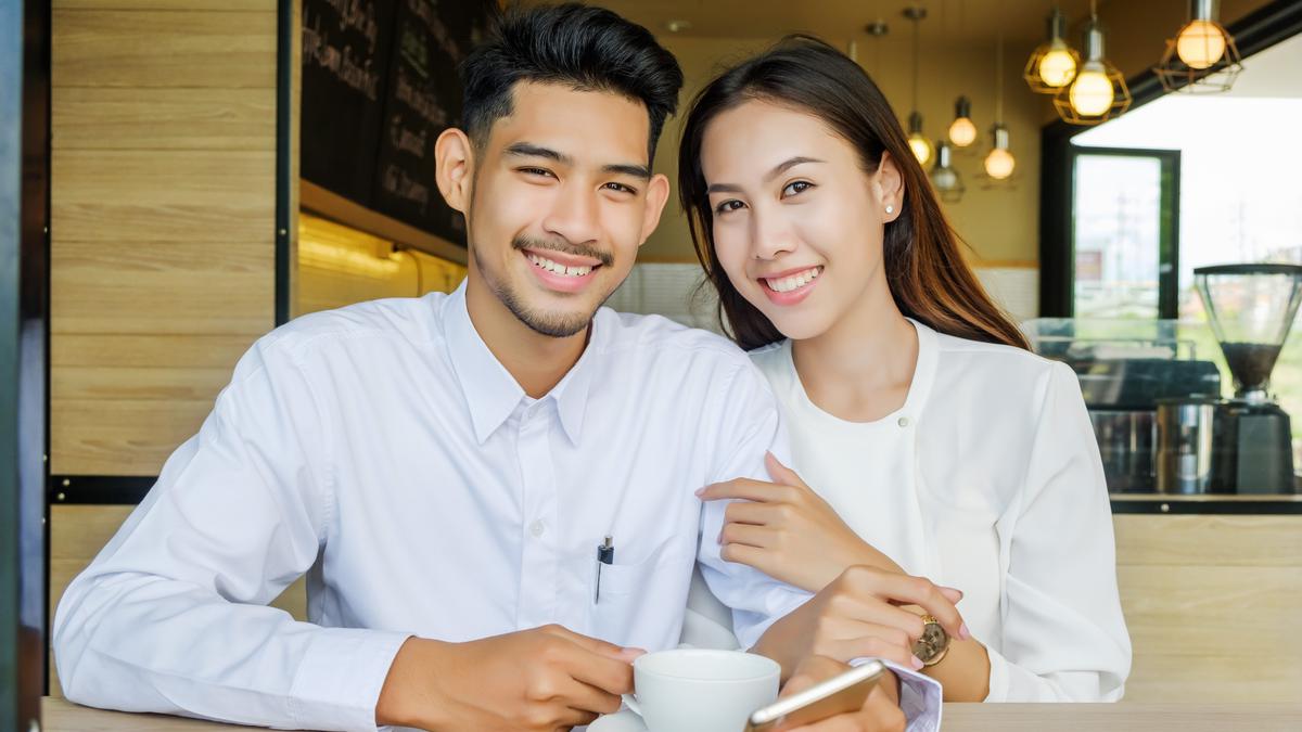 5 Sikap Tenang Perempuan yang Membuat Pria Jatuh Cinta - Relationship Fimela.com