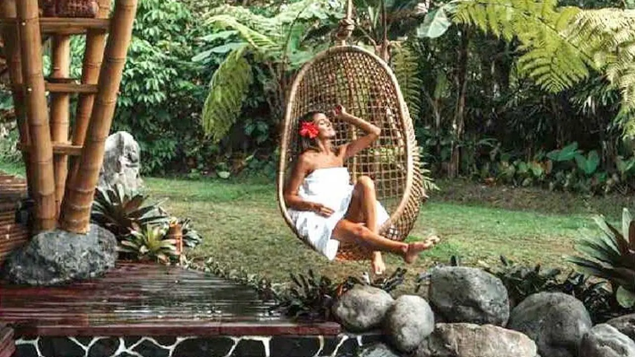 Pesona Glamping Bambu Berdesain Tropis Eksotis di Bali - Lifestyle ...