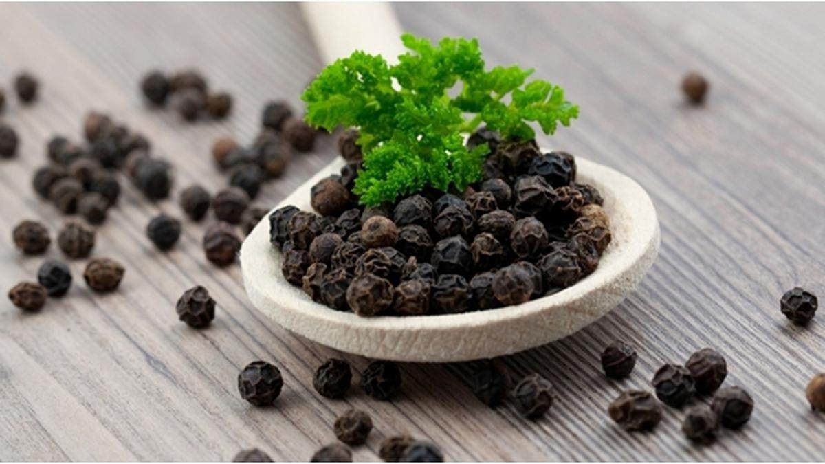 Lada Hitam, Si Kecil Solusi Penyakit Batuk? - Beauty Fimela.com