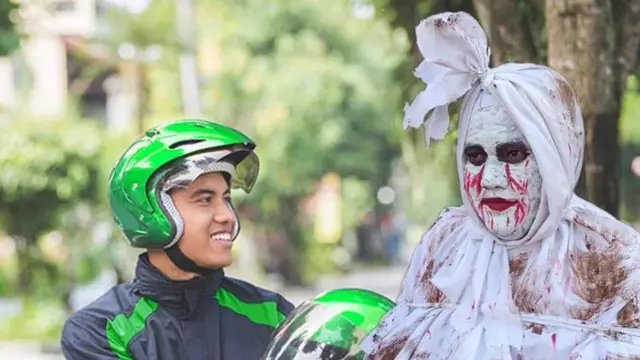 7 Editan Foto Netizen Lagi Cosplay Pocong Ini Bikin Geleng Kepala ...