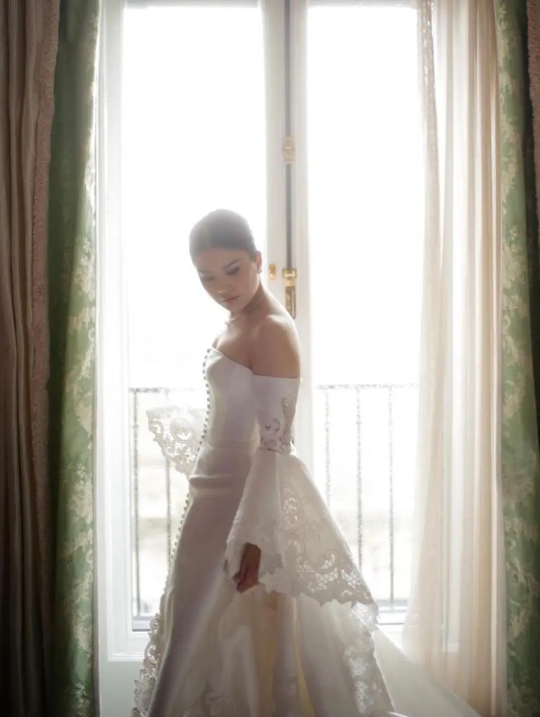 8 Potret Pemberkatan Valencia Tanoe Istri Kevin Sanjaya Dibalut Gaun Klasik, Menawan Bak ...