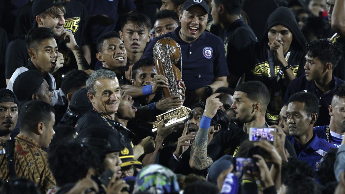 Arema Hanya Menjual 100 Jersey pada Launching Tim 4 Mei - Indonesia ...