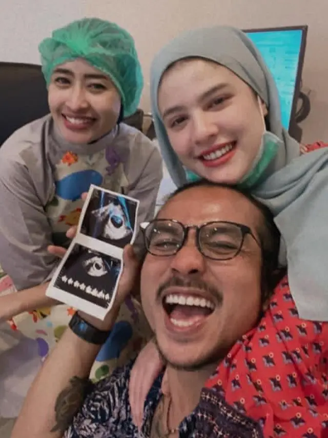 Lahirkan Anak Pertama, Ini 7 Potret Perjalanan Kehamilan Istri Komo ...