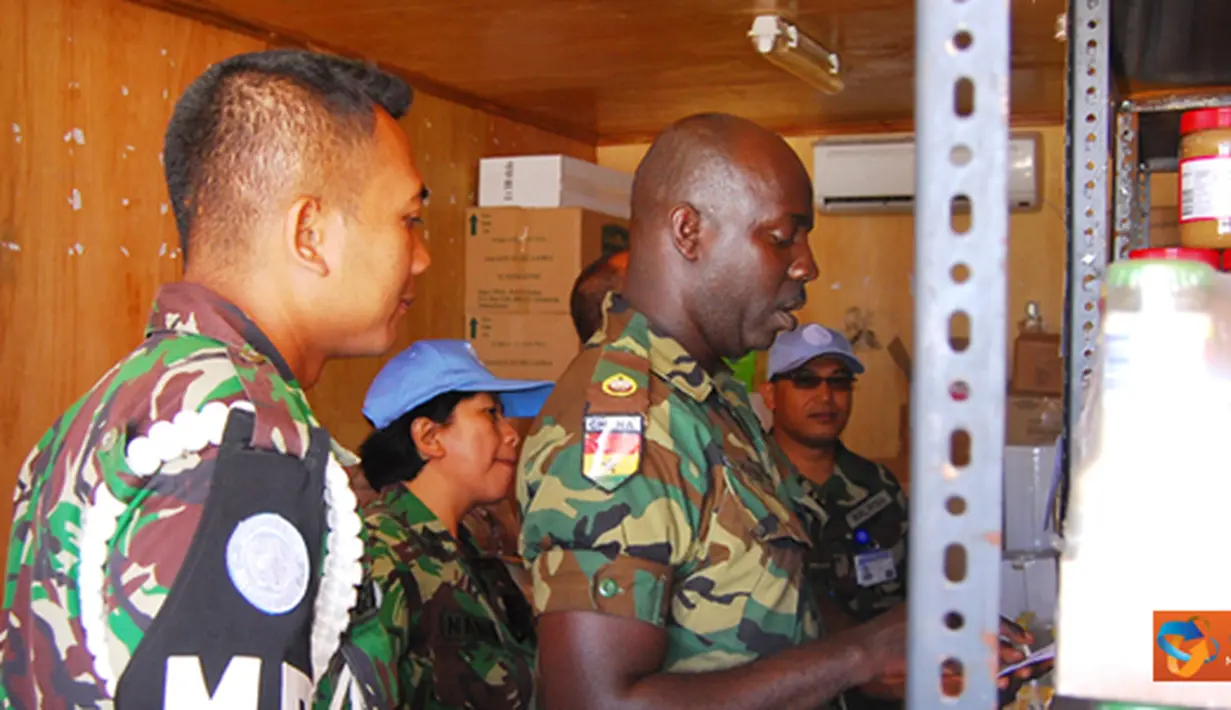 UNIFIL Cek Gudang Perbekalan Satgas POM TNI - Foto Liputan6.com