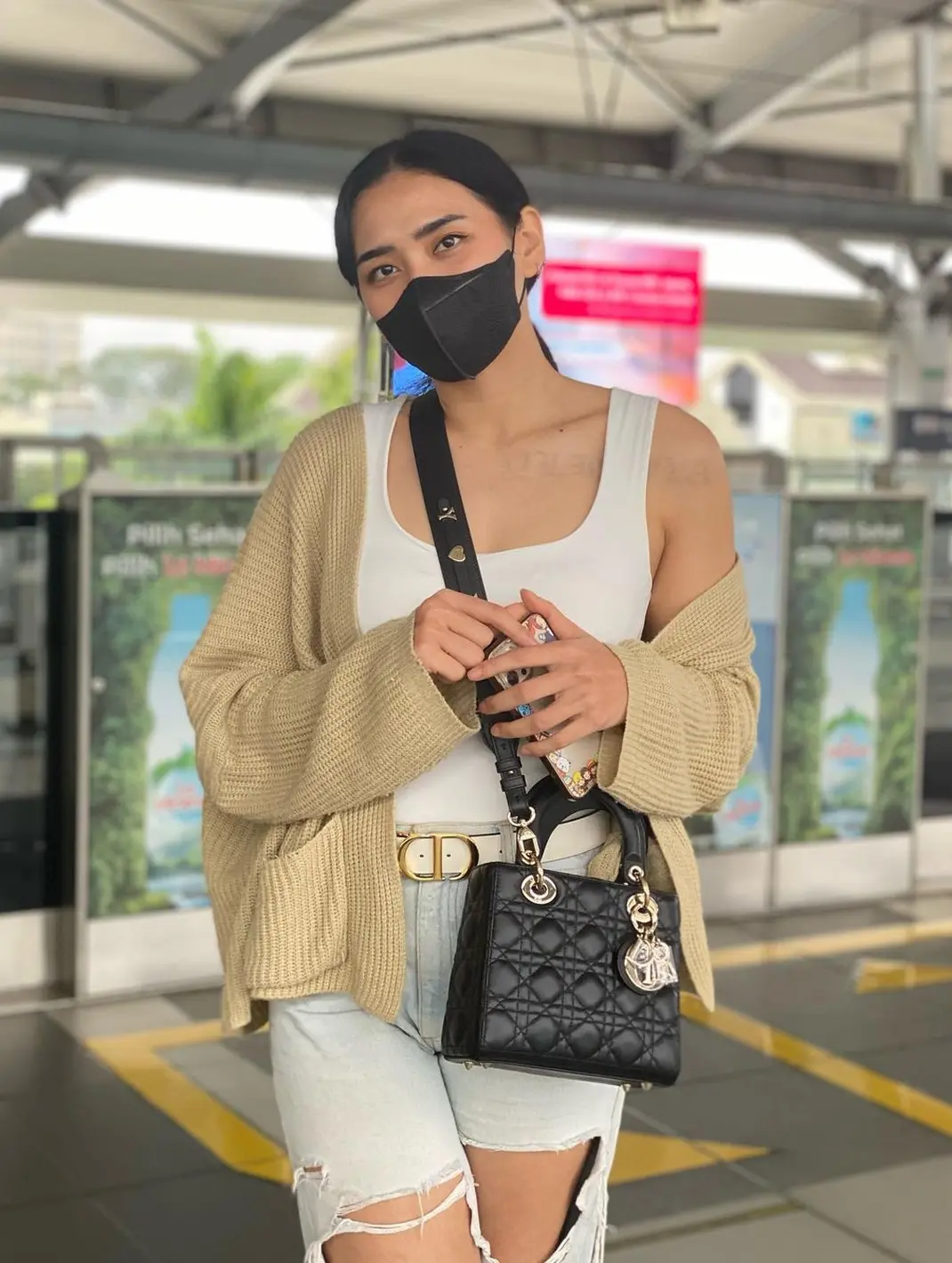 8 Potret OOTD Yolla Yuliana, Atlet Timnas Voli yang Sering Dikira Model