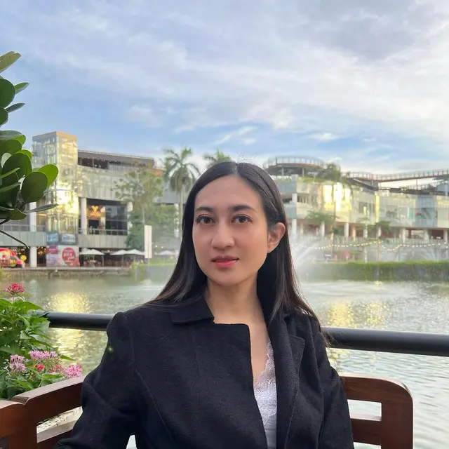 6 Potret Terbaru Helmalia Putri, Masih Betah Melajang di Usia 41 Tahun - Hot Liputan6.com