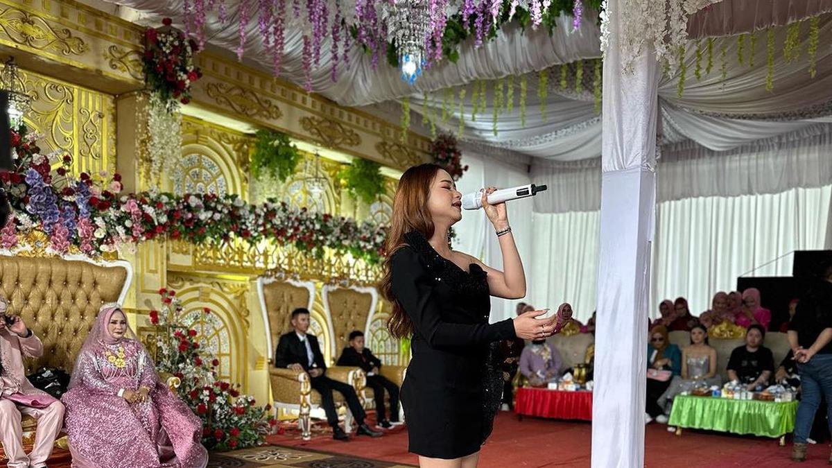 Penampilan Lady Rara yang Jadi Sorotan Saat Tampil Acara Warga ...