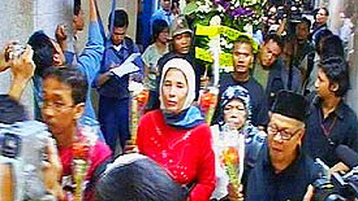 Soeharto Dijenguk Korban HAM Orba - News Liputan6.com