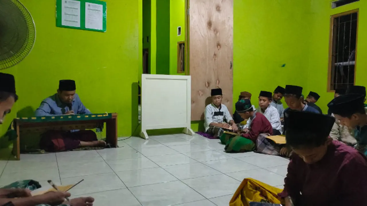 Bandungan dan Sorogan, Istilah Unik Dalam Tradisi Mengaji Santri Ponpes ...