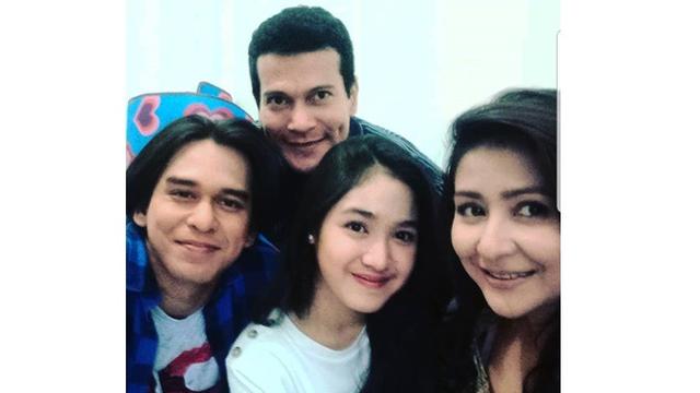 7 Potret Kedekatan Adam Jordan dengan Pemain Samudra Cinta Saat di ...