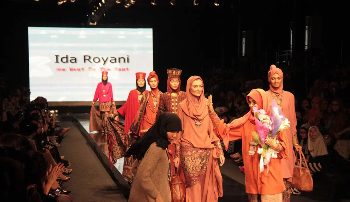 Ida Royani, From West To The East - Photo Fimela.com