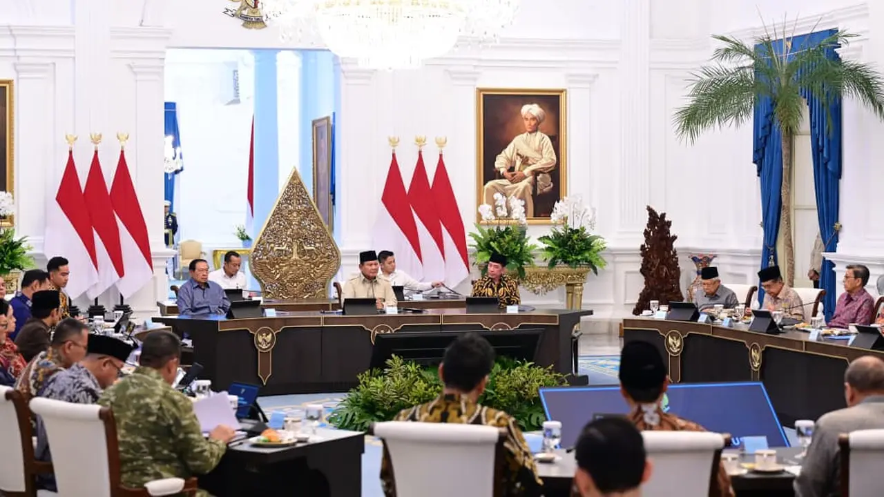 Momen Prabowo Diapit SBY dan Jokowi Saat Pertemuan Elite yang Bahas Isu ...