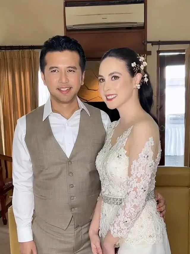 7 Potret Arumi Bachsin Rayakan 10 Tahun Pernikahan, Pakai Gaun Bak ...