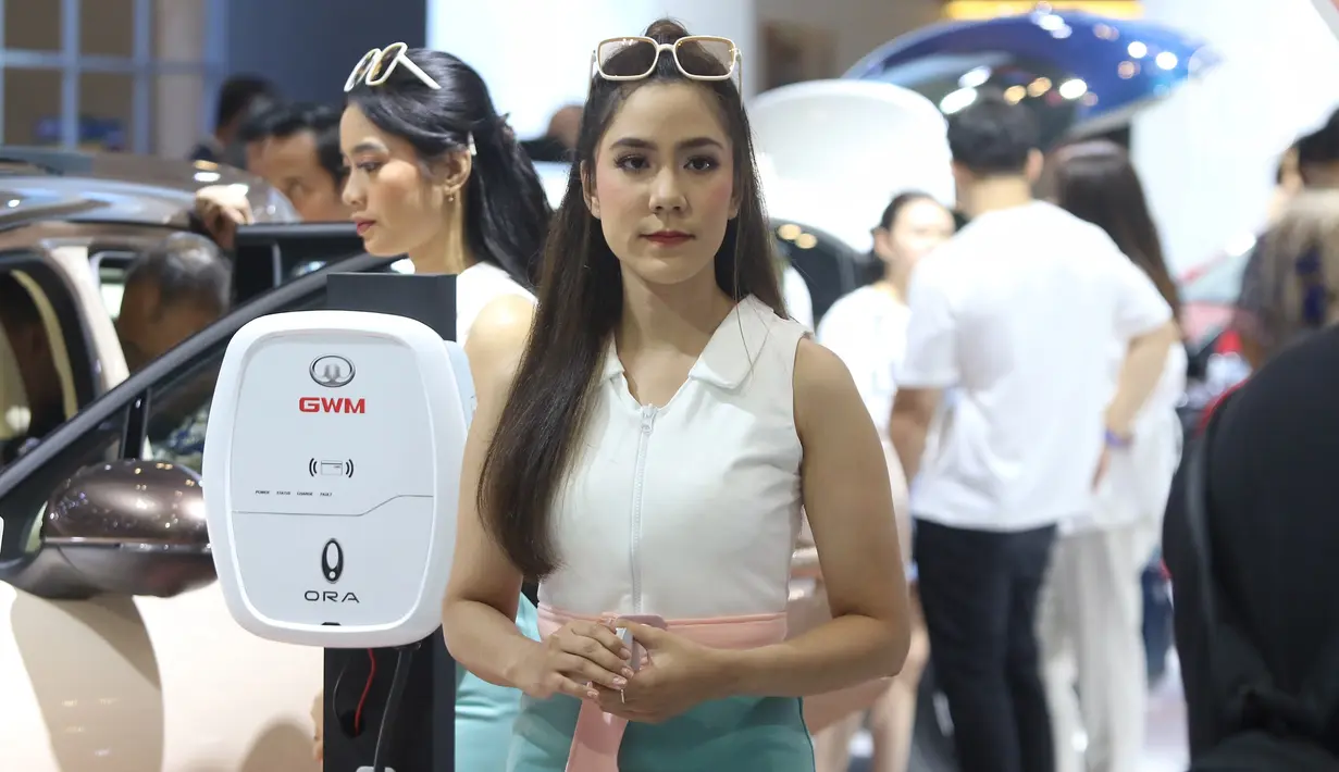 Pesona SPG Cantik Pikat Pengunjung untuk Melirik Mobil di GIIAS 2023 ...