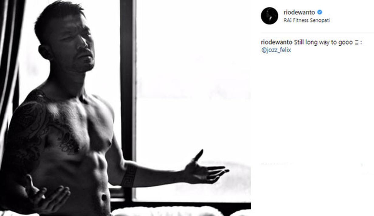 8 Artis Indonesia yang Menghiasi Tubuhnya dengan Tato - Photo Fimela.com