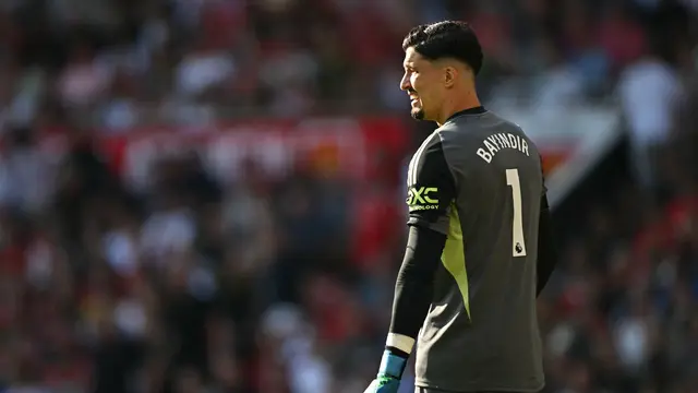Altay Bayindir Tetap Jadi Pilihan Utama MU di Derby Manchester Meski ...