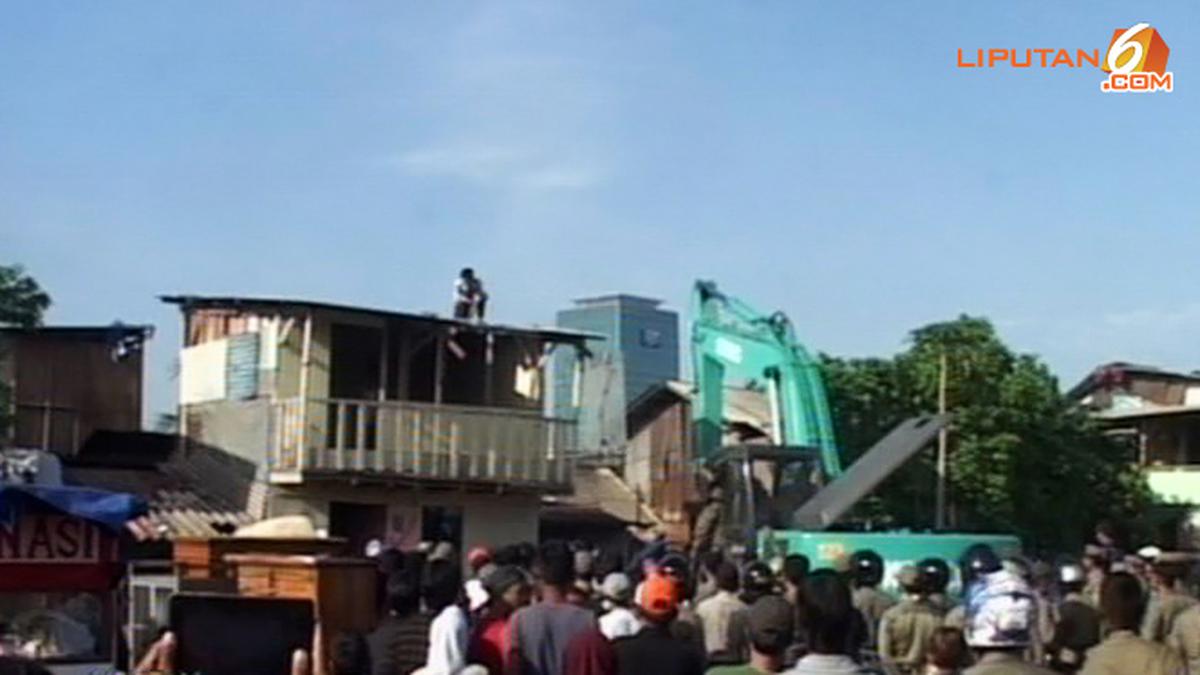 [VIDEO] Tangisan Warga Waduk Ria Rio Digusur - News Liputan6.com