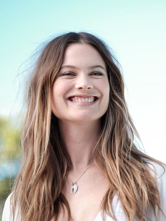 Behati Prinsloo Tampil di Launching Victoria Secrets dengan Makeup ...