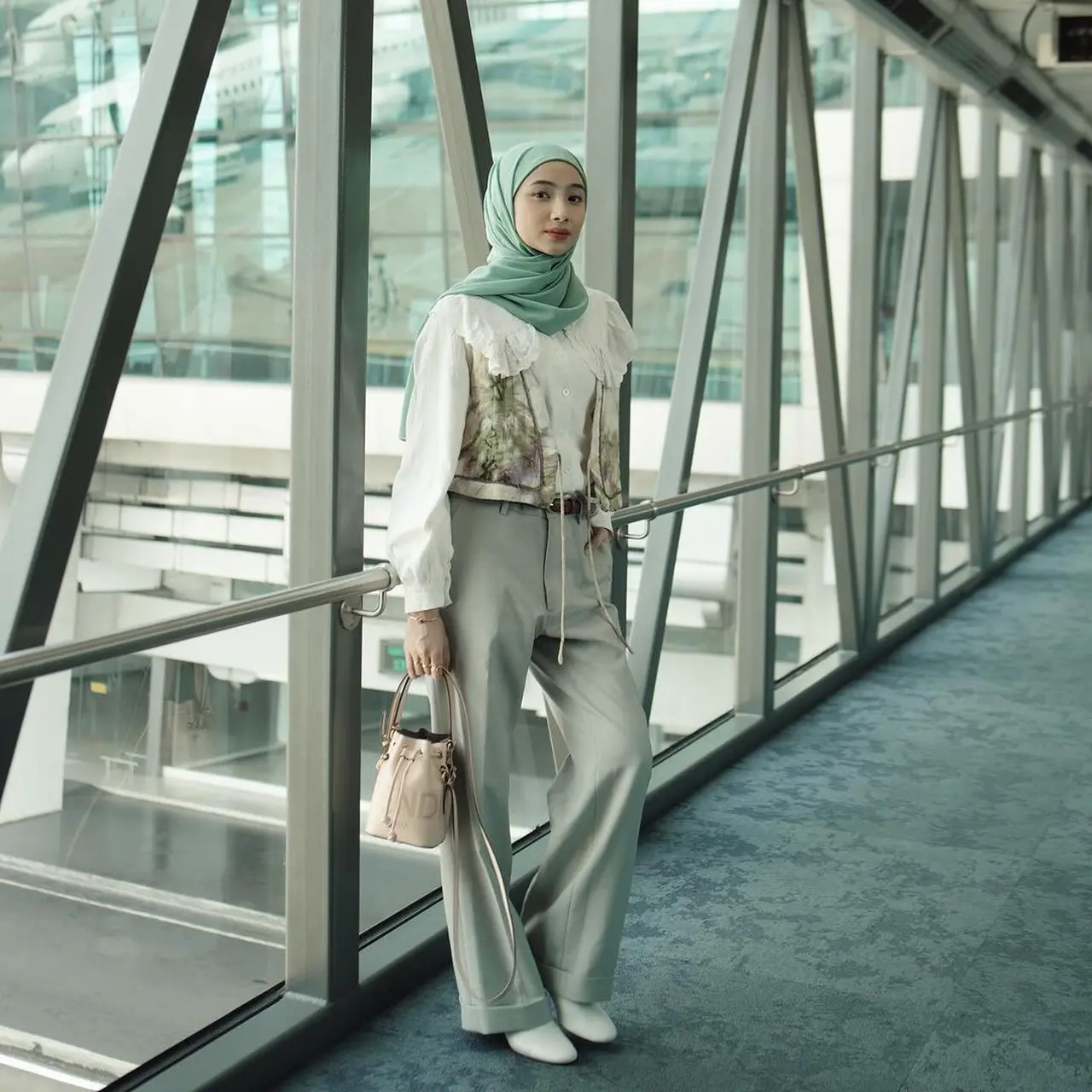 Soft Girl Outfit untuk Hari Raya, Ini 7 Gaya Busana Selebgram Viral ...