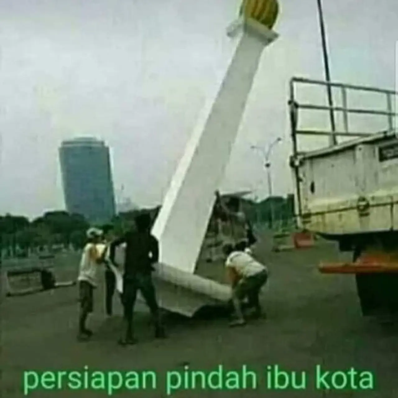 7 Meme Kocak Monas Pindah dari Jakarta Ini Bikin Geleng Kepala - Hot ...