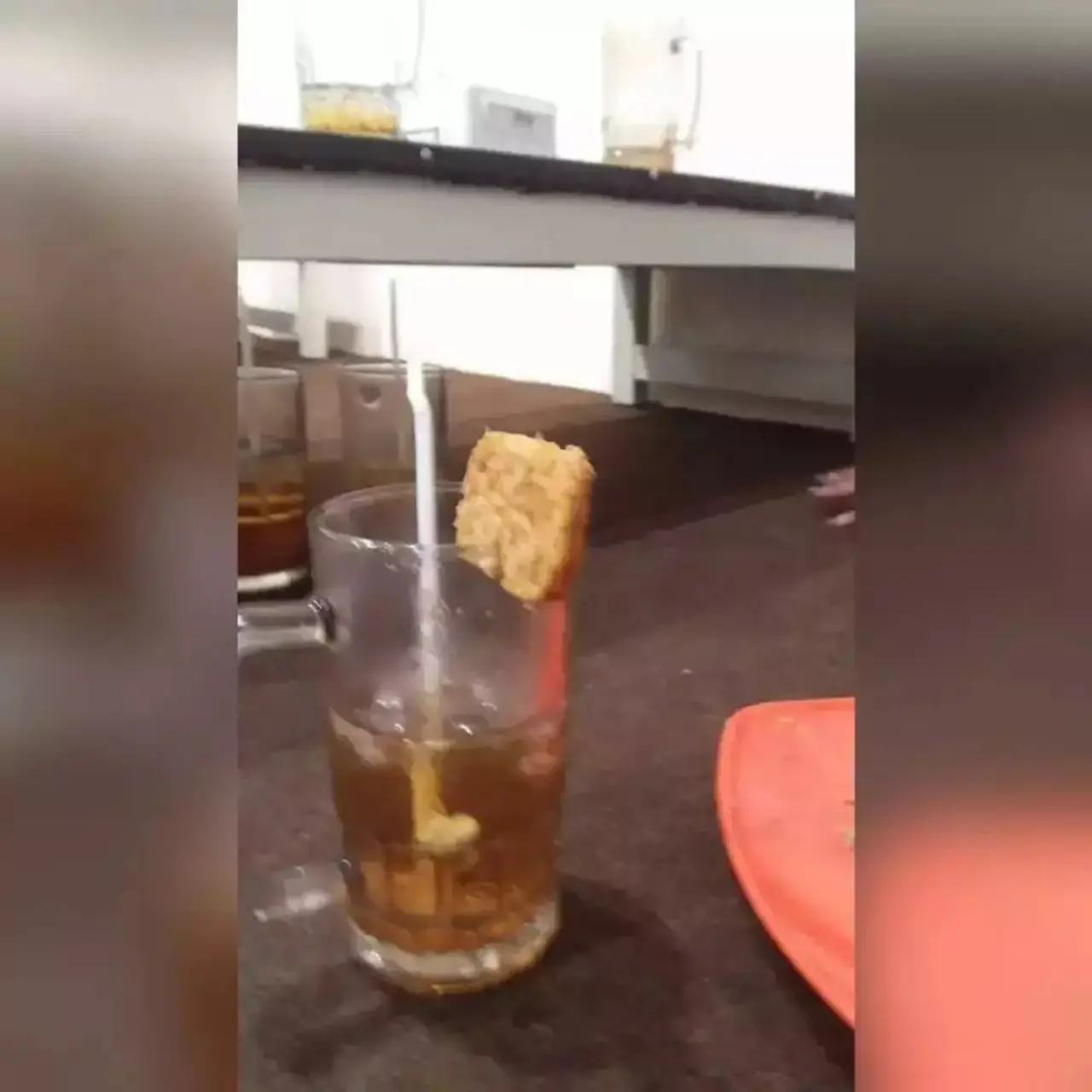 10 Potret Kocak Orang Minum Es Teh di Cuaca yang Panas Ini Bikin Tepuk ...