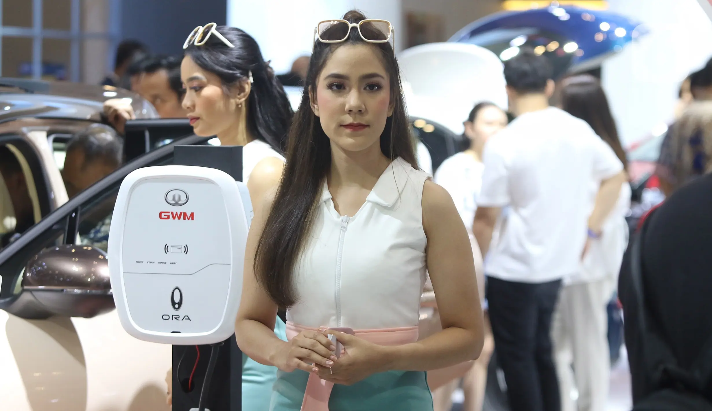 Pesona SPG Cantik Pikat Pengunjung untuk Melirik Mobil di GIIAS 2023 ...