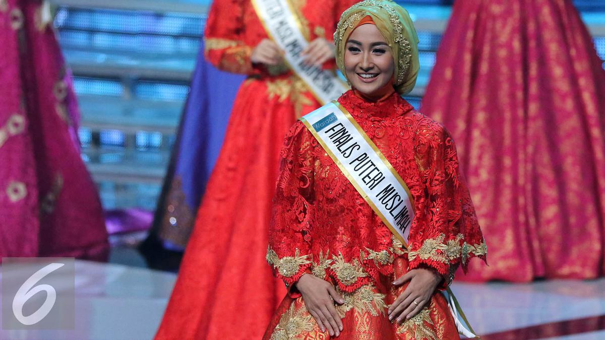 Senyum Bahagia Pemenang Puteri Muslimah Indonesia 2016