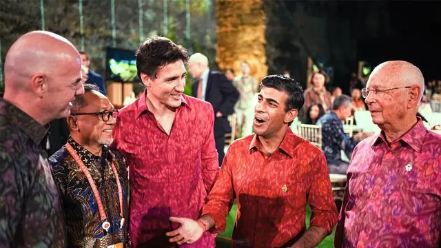 Mengenal Tenun Endek Bali, Fungsi, Motif, dan Proses Produksinya - Hot ...