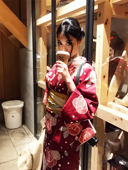 Potret Penampilan Artis Pakai Kimono, Tampil Menawan Bak Wanita Jepang ...