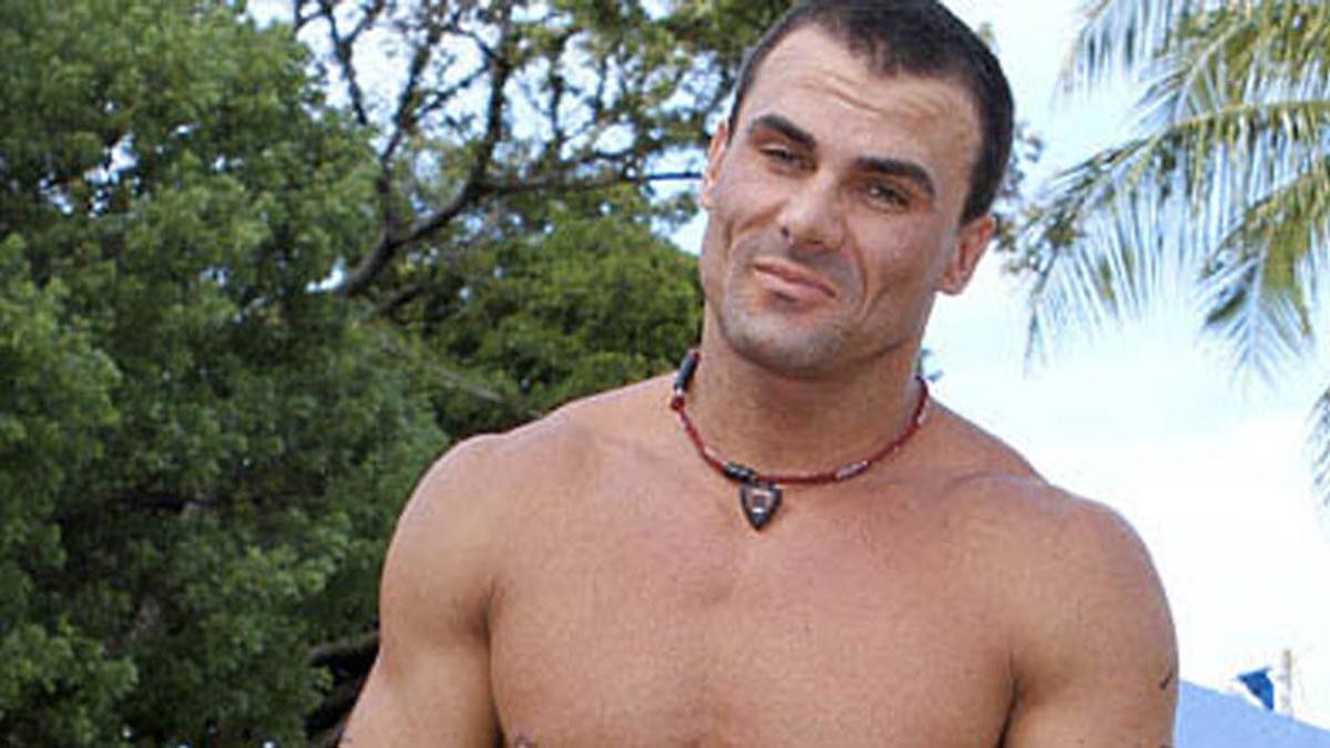 Mantan Bintang Baywatch Tusuk Seorang Pria - ShowBiz Liputan6.com