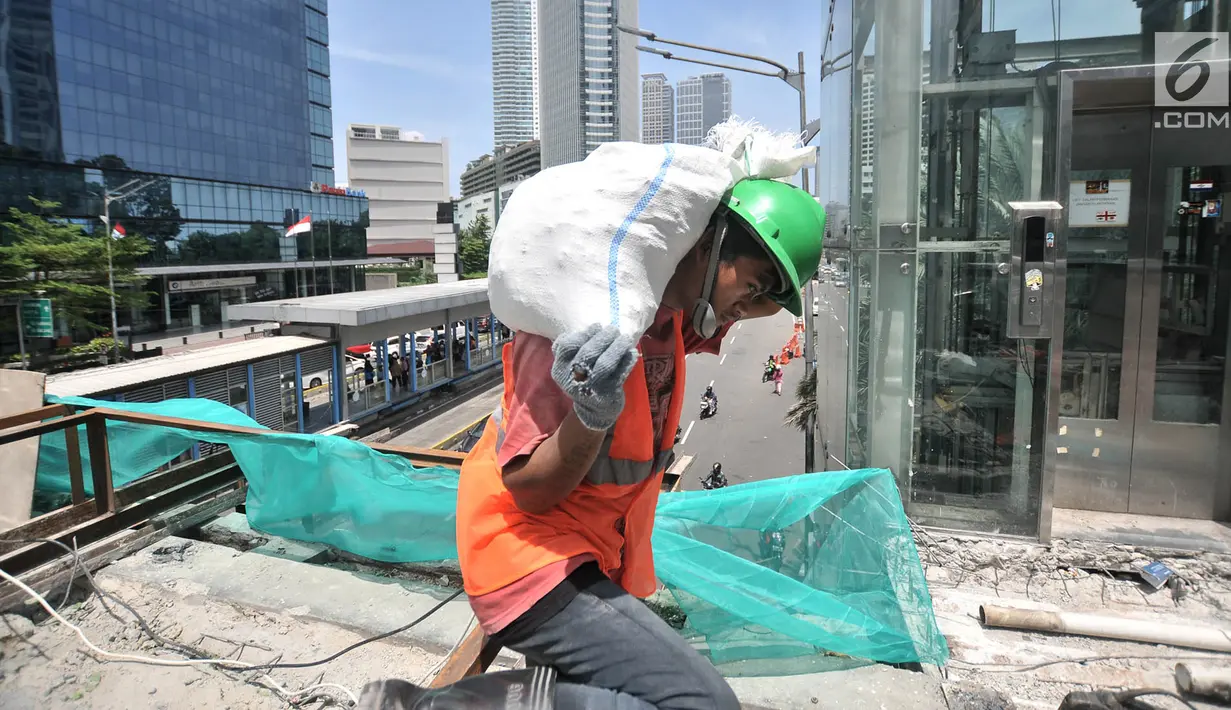 FOTO: Urai Kemacetan, JPO Tosari Dibongkar - Foto Liputan6.com