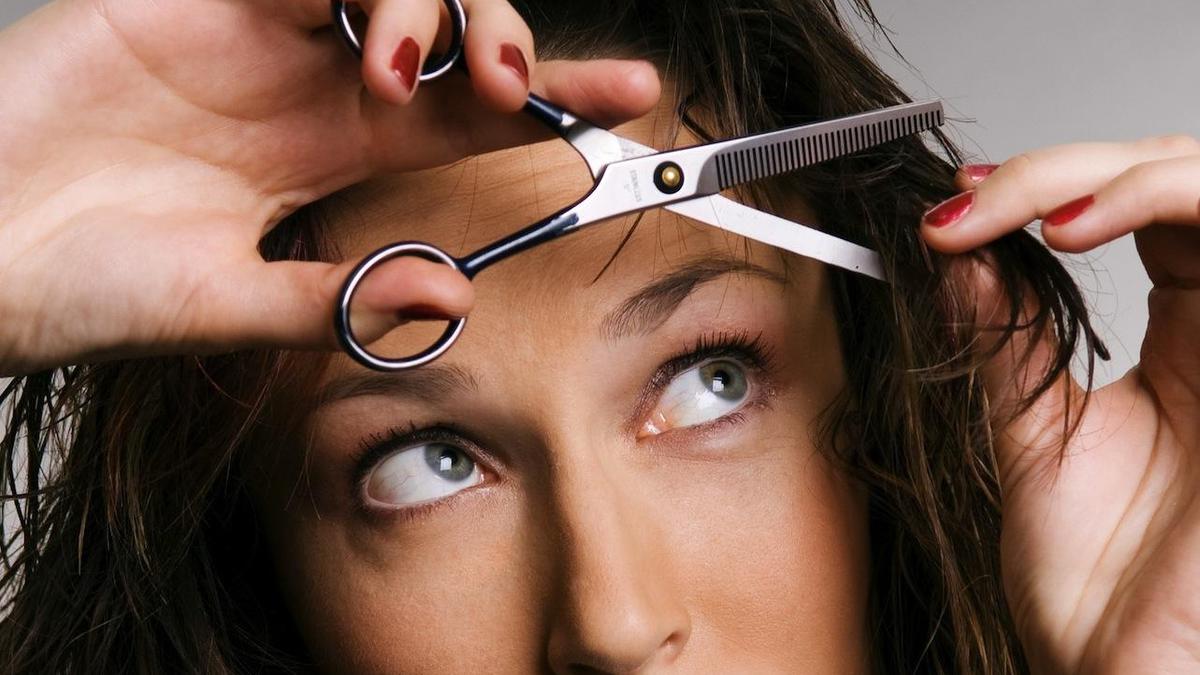 6 Langkah Mudah Potong Poni di Rumah - Fashion & Beauty Liputan6.com