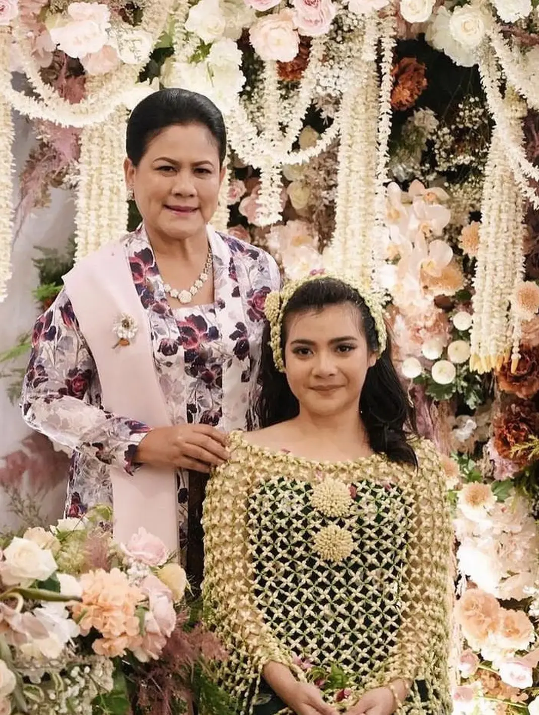 8 Potret Siraman dan Pengajian Anak Mantan Hakim MK Anwar Usman Sebelum ...