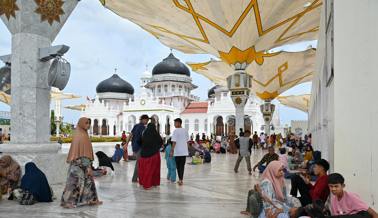Menikmati Libur Lebaran 2023 di Masjid Raya Baiturrahman Aceh - Foto ...