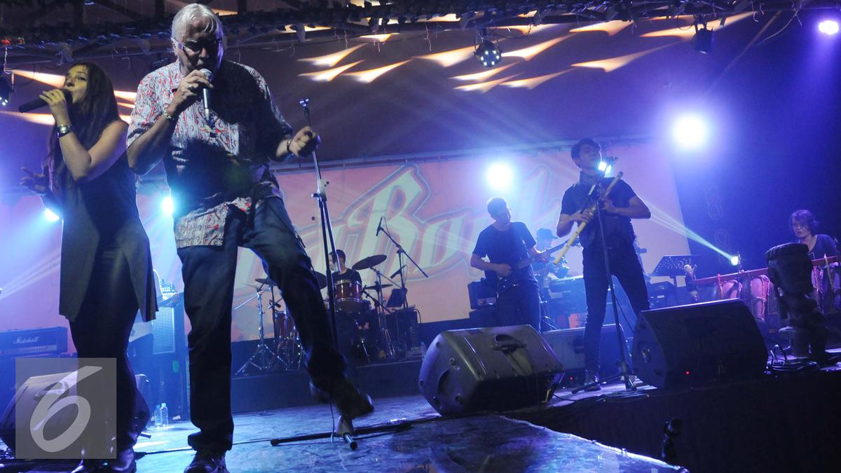 Perpaduan Etnik Batak dan Rock Barat di Konser Toba Rock - Foto ...
