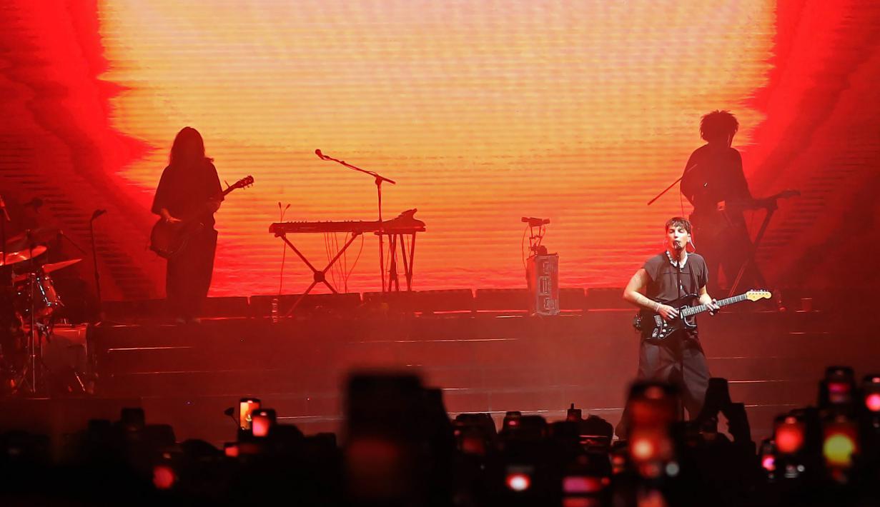 Kembali Sapa Indonesia, LANY Sukses Buat Penonton Terkesan di Konser A ...