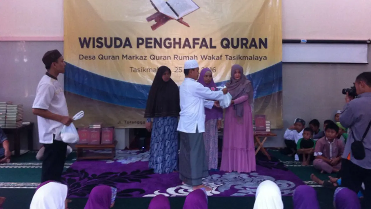 RWI Wisuda 150 Penghafal Al Quran di Tasikmalaya - Islami Liputan6.com