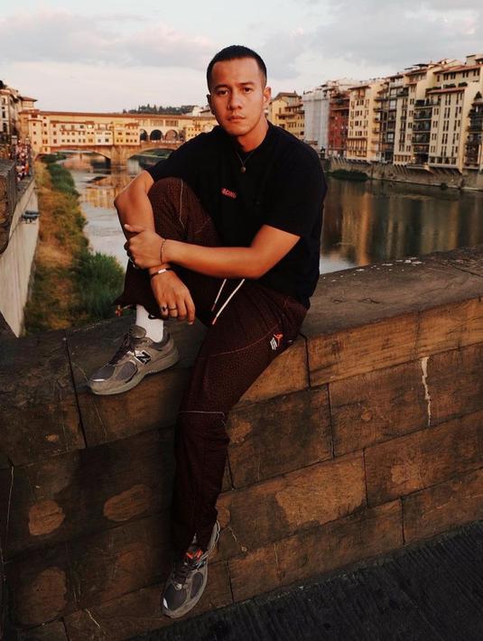 Potret Herjunot Ali yang Selalu Bahagia Nikmati Masa Lajang di Usia 37 ...