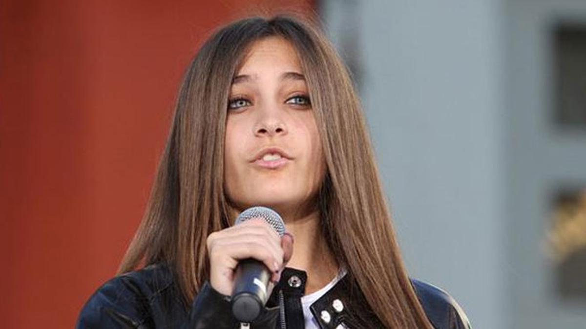 Putri Michael Jackson Pamer Warna Rambut Baru