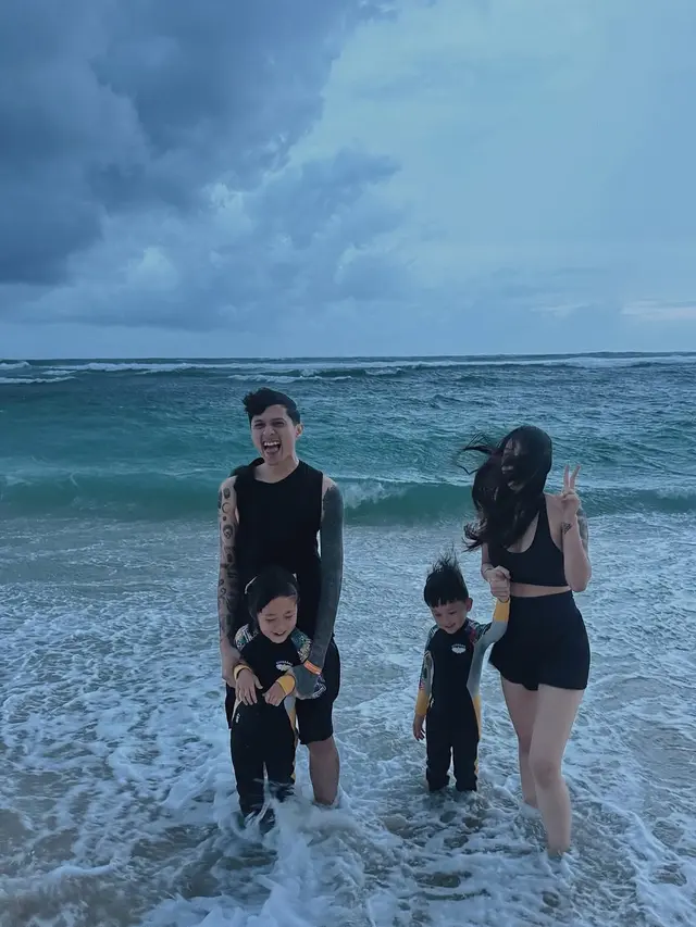 Bimo Picky Picks Ajak Istri dan Anak Liburan ke Bali, Serunya Main ...