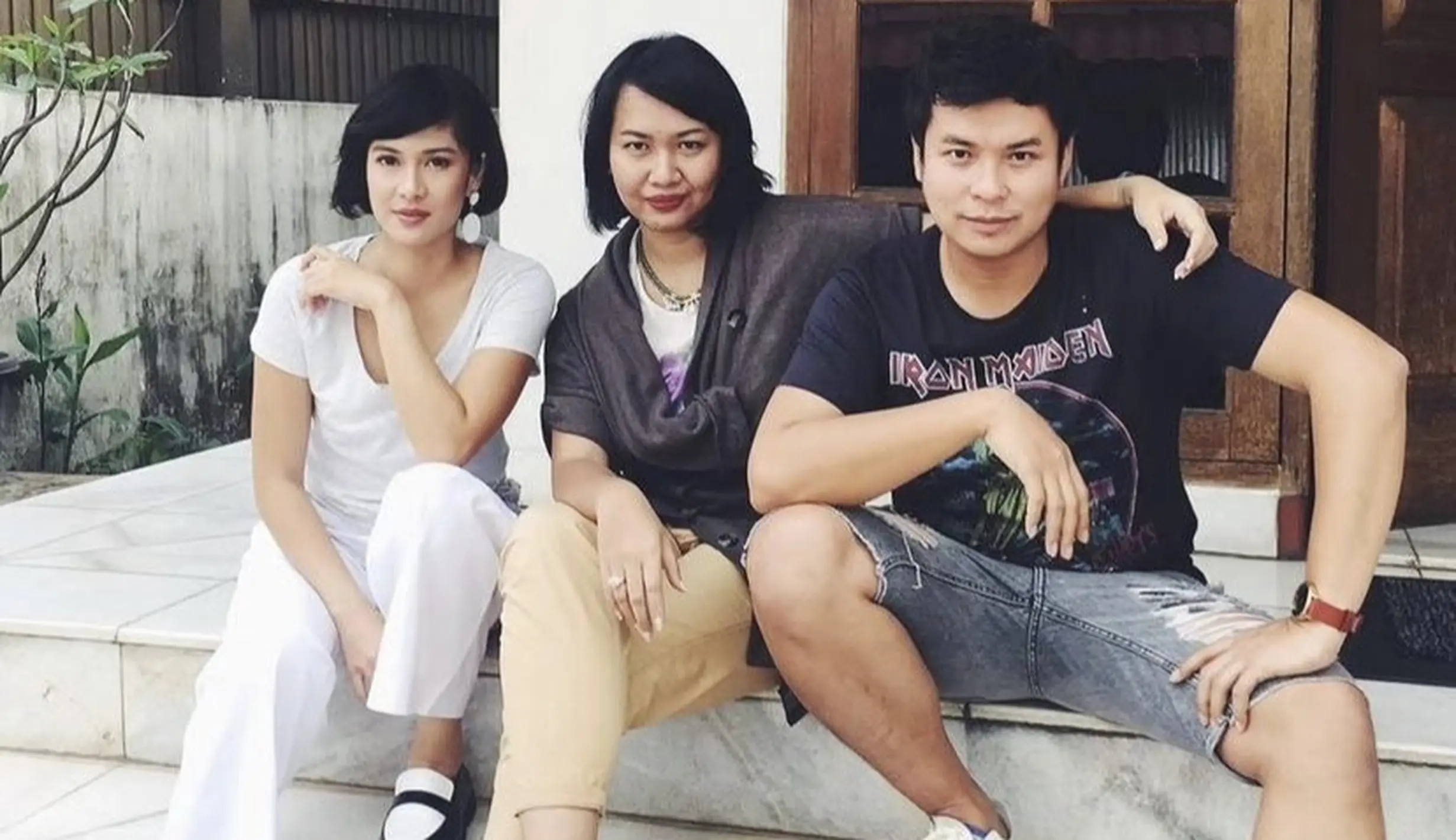 6 Transformasi Dian Sastrowardoyo Bareng MUA Kesayangan, dari Remaja Sudah Cantik Natural ...