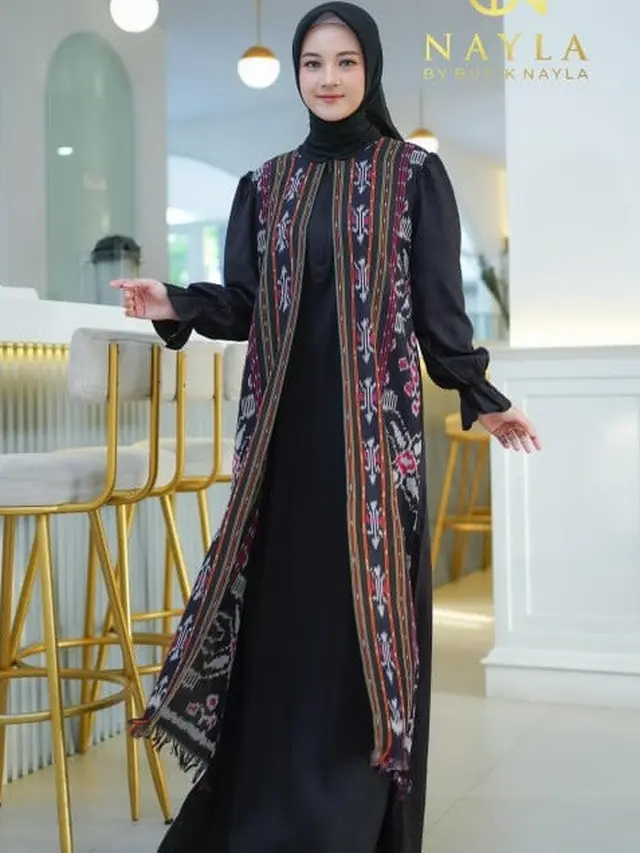 10 Model Gamis Tenun Modern 2025, Fashion Favorit Bu Nyai dan Ning ...