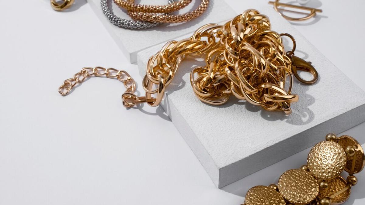 Tips Memilih Aksesori yang Cocok untuk Berbagai Acara - Fashion Fimela.com