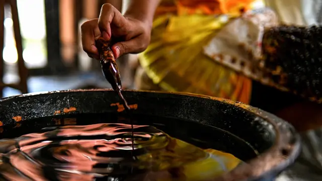 Cara Mencuci dan Merawat Batik agar Awet dan Tahan Lama - Fashion ...