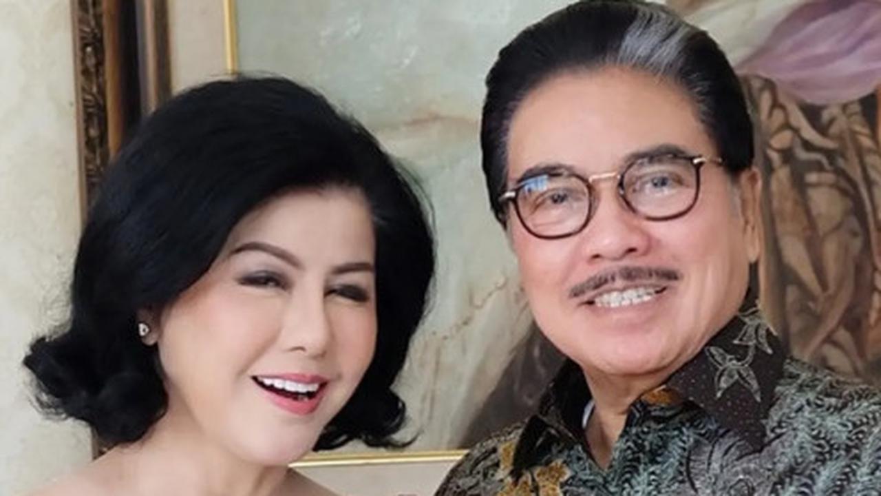 Gaya Outfit Mendiang Hotma Sitompul yang Selalu Rapi dan Stylish