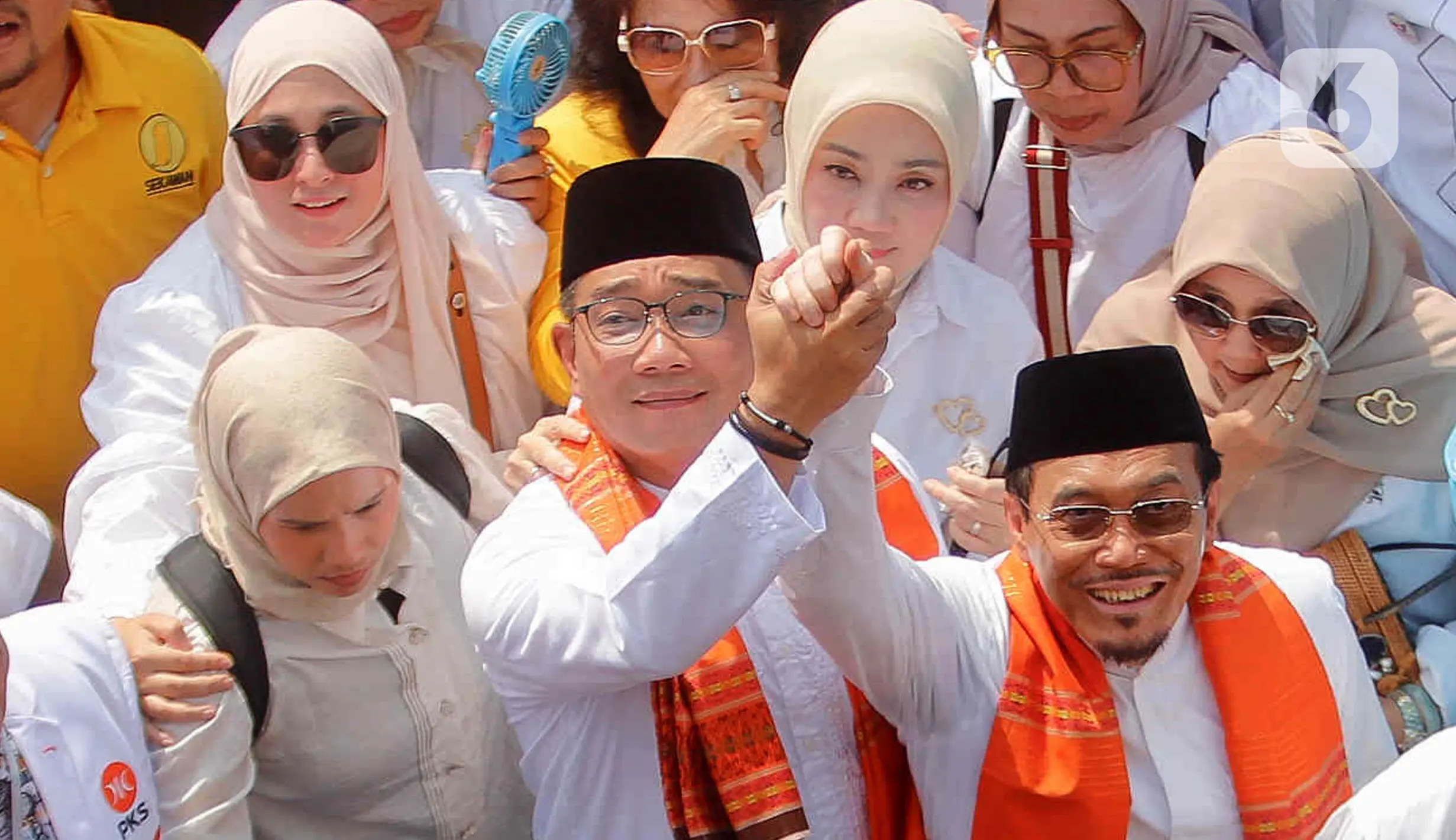 Diantar Rombongan Koalisi, Ridwan Kamil-Suswono Siap Daftar Pilgub ...